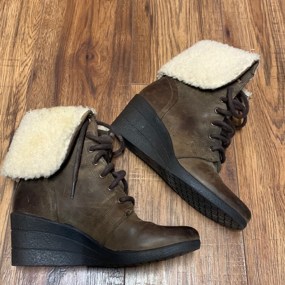 UGG | Shoes | Ugg Zea Brown Leather Wedge Boots With Shearling ...